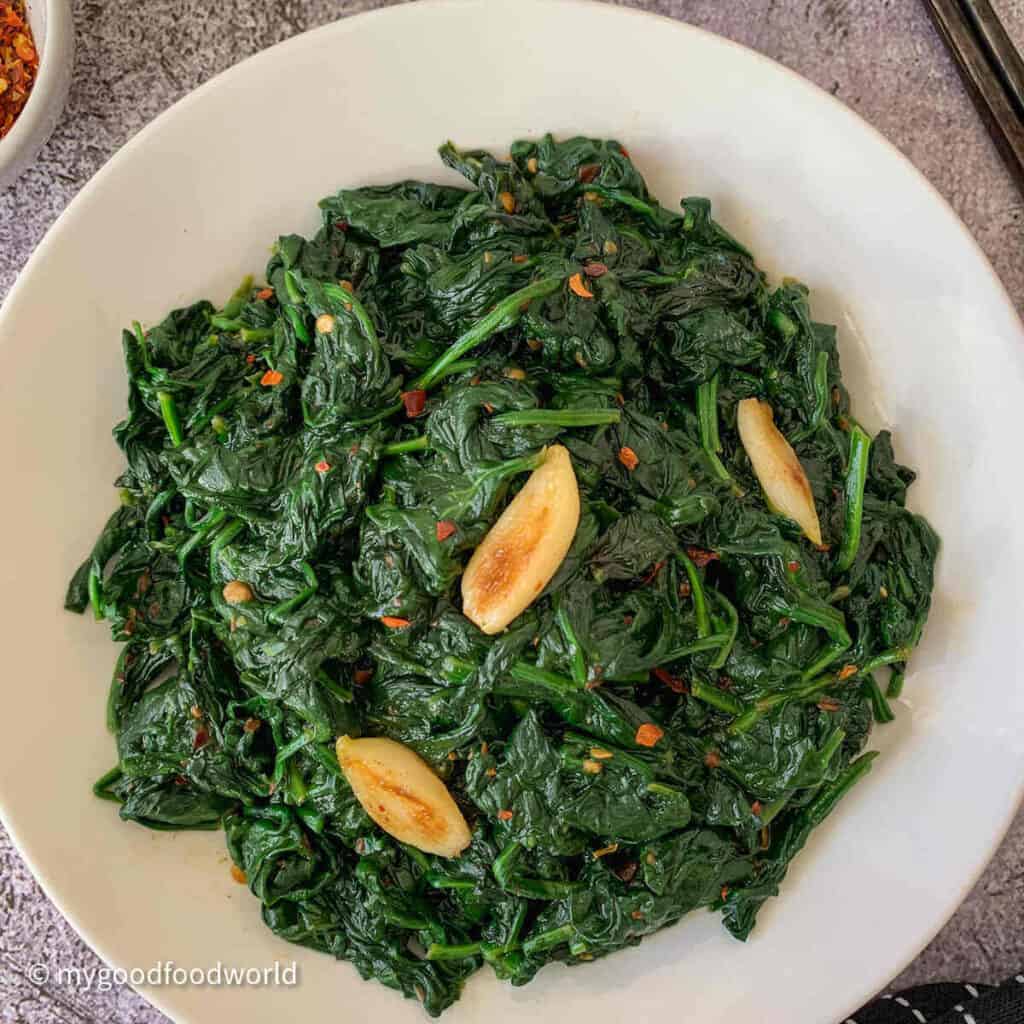 Healthy Spinach Stir Fry with Garlic: 10 Minute Recipe